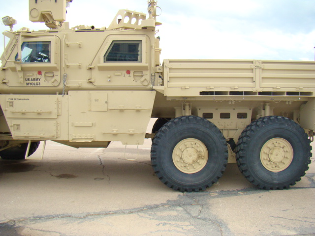 WarWheels.Net- M1239 RG-33L Special Operations Command (SOCOM) Armored Utility Vehicle (AUV) photos